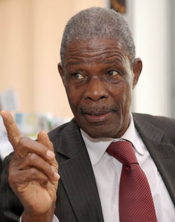 Guinea swears in civilian as prime minister