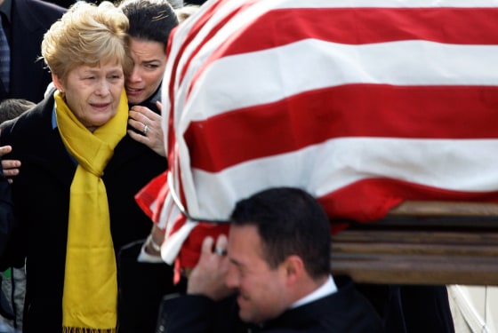 Nancy Kerrigan buries dad after tragic death