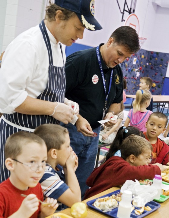 Kids to Jamie Oliver: Bag your healthy lunches