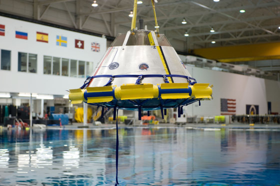 Giant swimming pool helps NASA plan emergency spacewalks