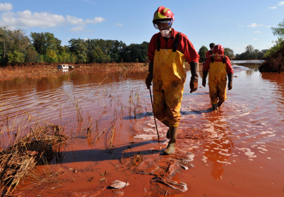 Wave of toxic sludge reaches the Danube River