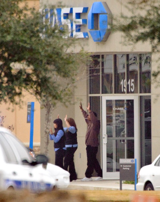 Hostages freed, suspects arrested in bank robbery