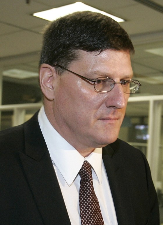 Ex-UN arms inspector convicted in online sex case