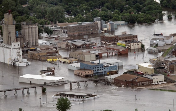 Flood waters stop rising in Minot, N.D.