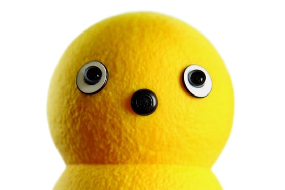 Toys 'R' Us bets on dancing robot for holidays