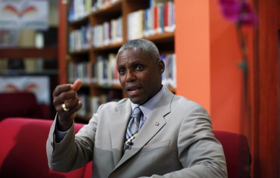 Federal judge delays decision on Carl Lewis' NJ race
