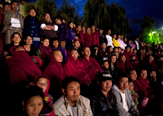 Bhutan 'Idol' rocks dragon lutes, Buddhist hymns