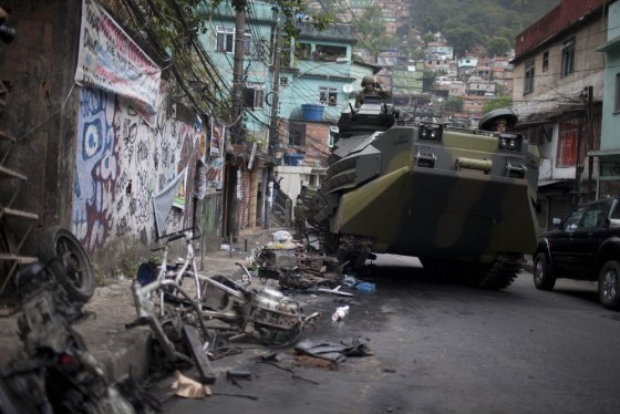 Brazilian commandos occupy Rio's biggest slum