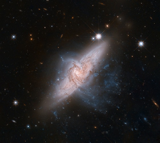 2 colliding galaxies