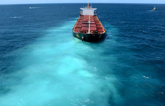 2-mile scar on Barrier Reef from ship