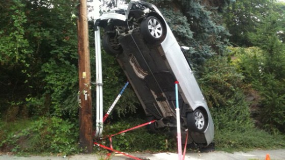 Car pulls off high-wire act in Wash. wreck