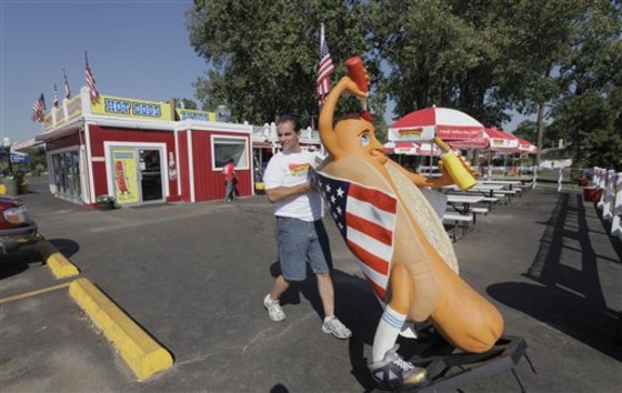 Ex-cocaine kingpin now serves dogs, not drugs