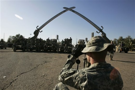 Iraq to replace monuments with peace art