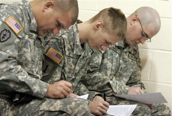 Soldiers get mass H1N1 shots before holidays