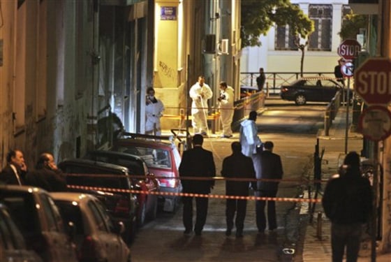 Gunmen seriously wound Greek police officer