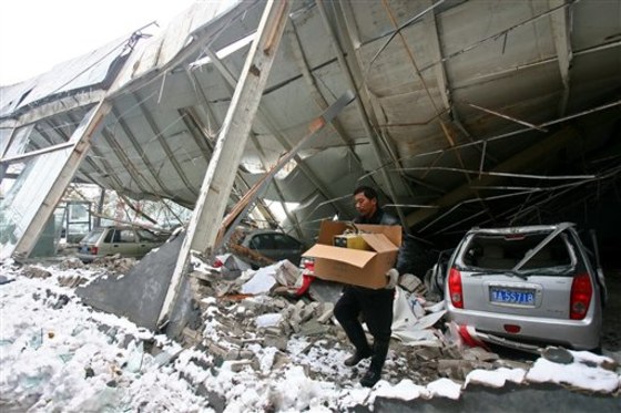 Heavy snow storms in China kill 40