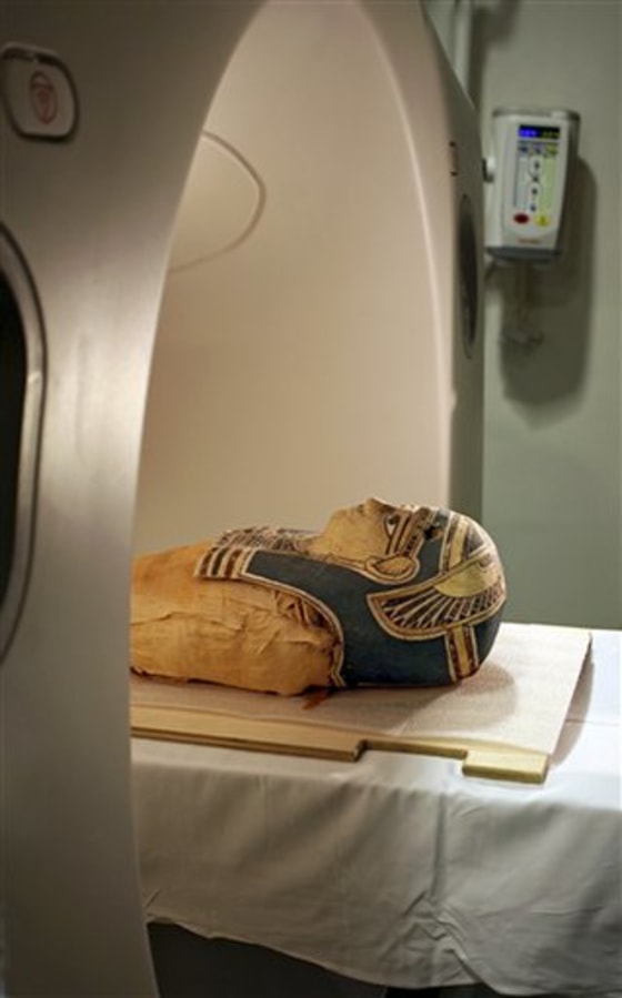 Scanner spots spear in Egyptian mummy
