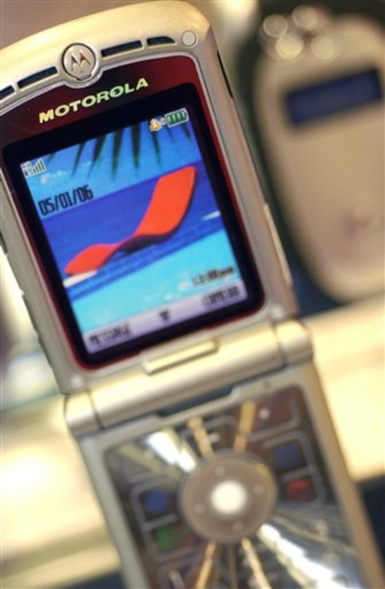 Plan to trim cell phone fees draws criticism