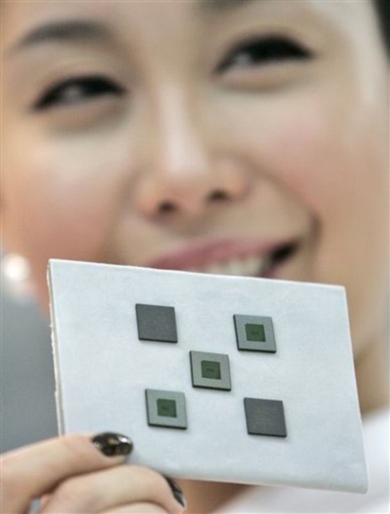 LG develops cell phone chip for fast downloads