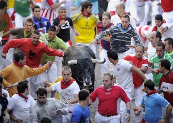 5 runners gored in Pamplona, 6 other injuries