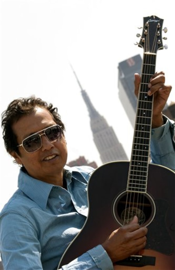 Alejandro Escovedo is making music again