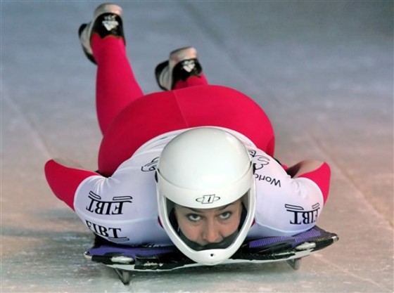 U.S. skeleton star battles back, falls short