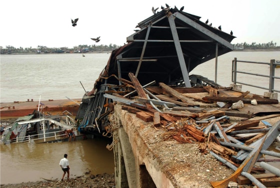 351 die as Cyclone Nargis hits Myanmar