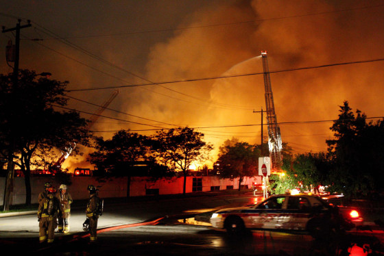 Thousands flee propane explosions in Toronto