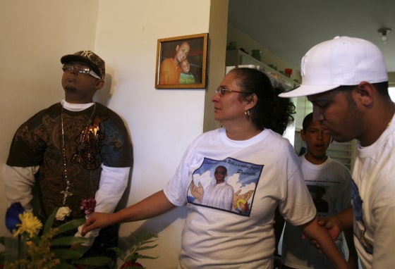 Dead man stands throughout 3-day wake