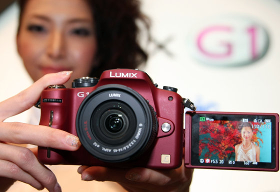 Matsushita makes world's smallest SLR camera