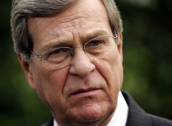 Trent Lott announces his resignation