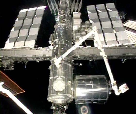 Astronauts set up new space station lab