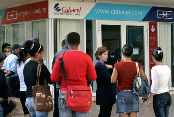 Cubans lining up for first chance at cell phones