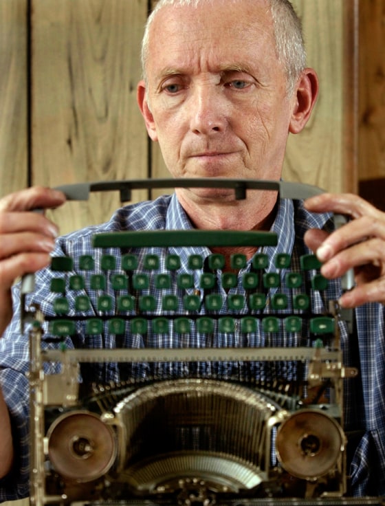 Shop owner still makeshouse calls to fix typewriters