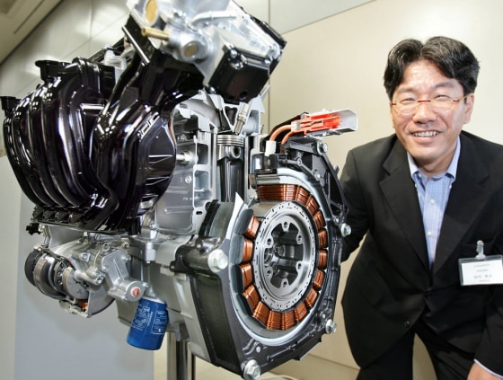 Honda unveils higher mileage Civic engines