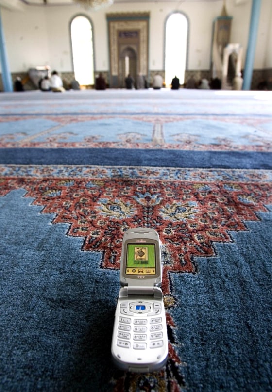 A cell phone that points to Mecca