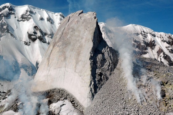 Huge rock slab growing in St. Helens crater