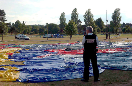 Wind gust lifts London art exhibit, killing 2