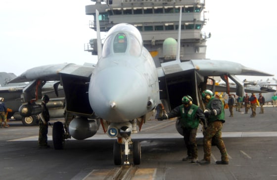 U.S. Tomcat fighter makes last carrier flight