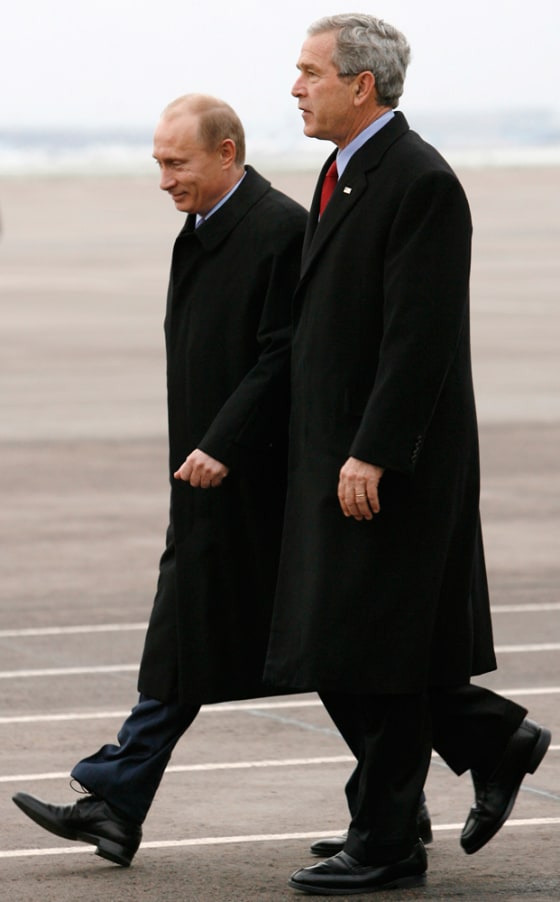 Bush, Putin tend to relationship over lunch