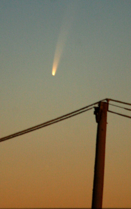 Bright new comet excites stargazers