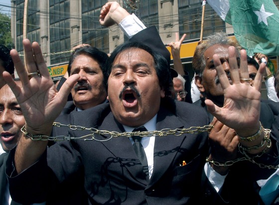 Pakistan grapples with judicial crisis