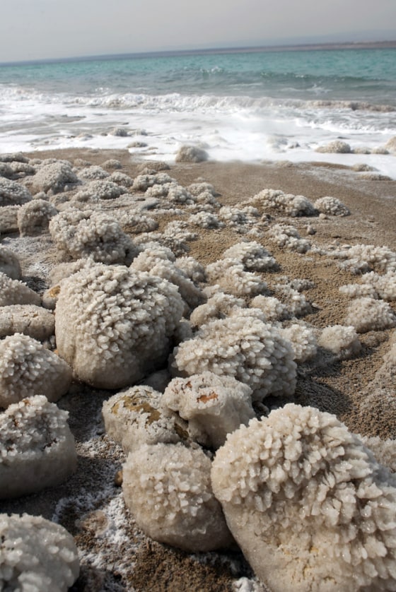 Neighbors work on rescue plan for Dead Sea