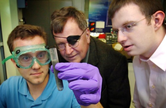 Clean energy claim: Aluminum in your car tank