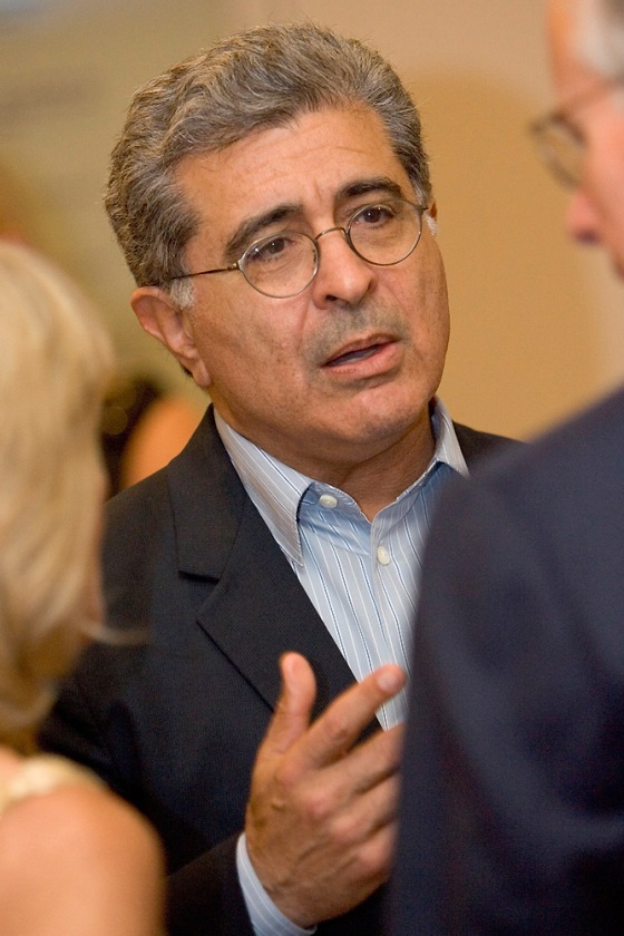 Embattled Yahoo CEO Semel stepping down