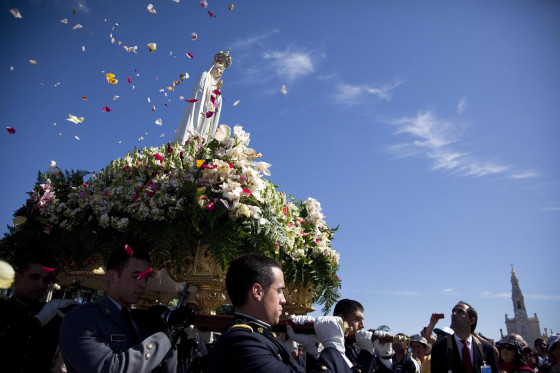Pilgrims Flock to Portugal to Honor Fatima's Miracle