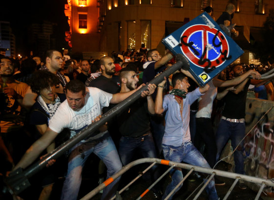 'No More Trash!' Lebanese Demonstrators Demand