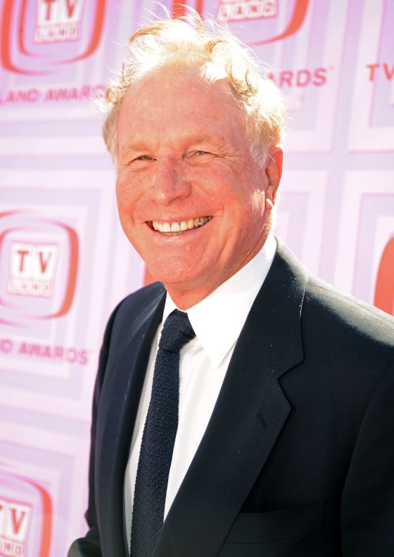 Wayne Rogers, 'Trapper John' of 'M.A.S.H.' and Leading Investor, Dies at 82