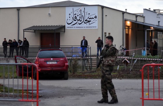 Man Who Drove Car at French Troops Guarding Mosque Not Linked to Terrorism