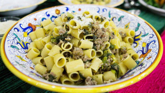 Lidia Bastianichs Mezzi Rigatoni With Sausage And Escarole